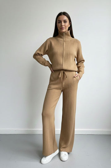 SET LAURA – Hi Darling